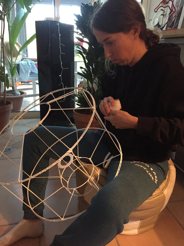 Une ossature d'abat jour pour Chloé, en fil de fer - Olivierbricole